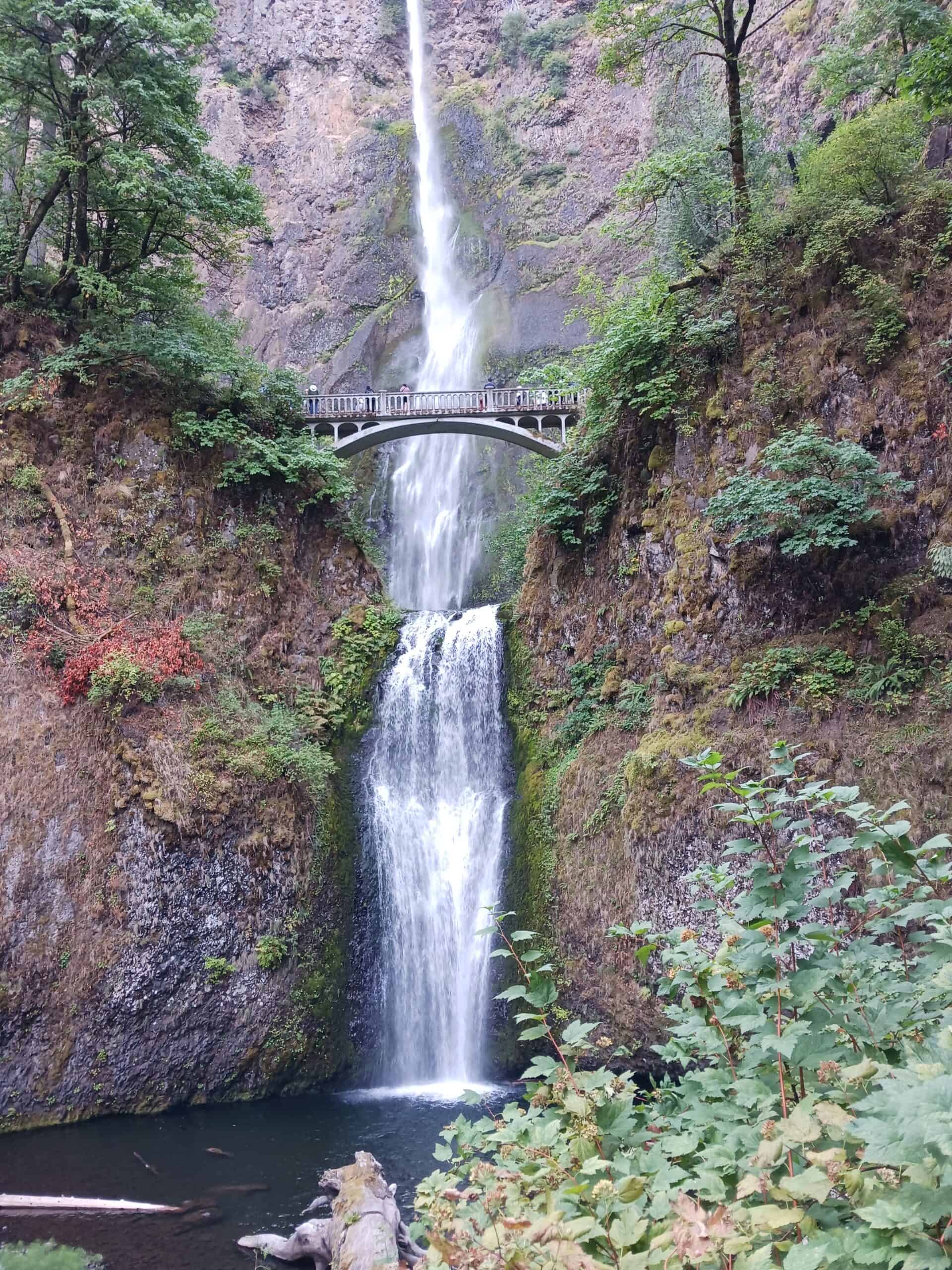 Guide to Visiting Multnomah Falls: Top Tips - Cascadia Traveler